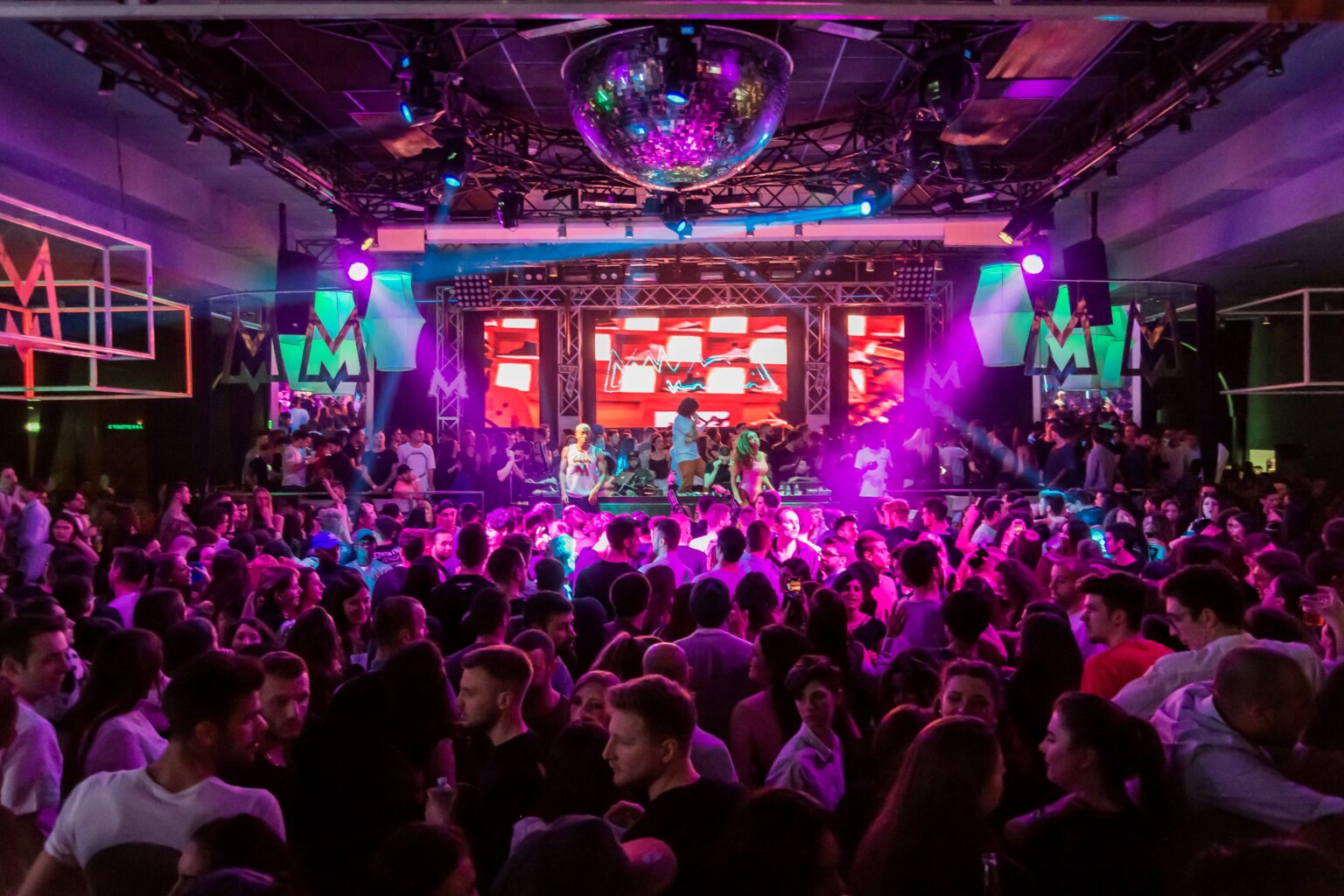 Your Guide to the Hottest Nightclubs and Bars in Cape Town - Cape Town ...